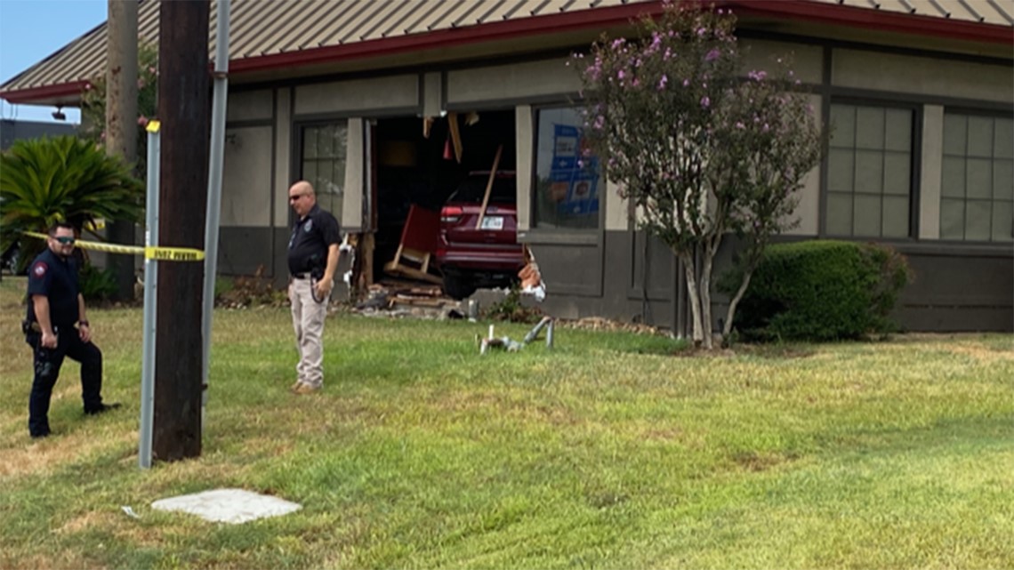 Raw Video Vehicle Slams Into Dennys Restaurant In Rosenberg