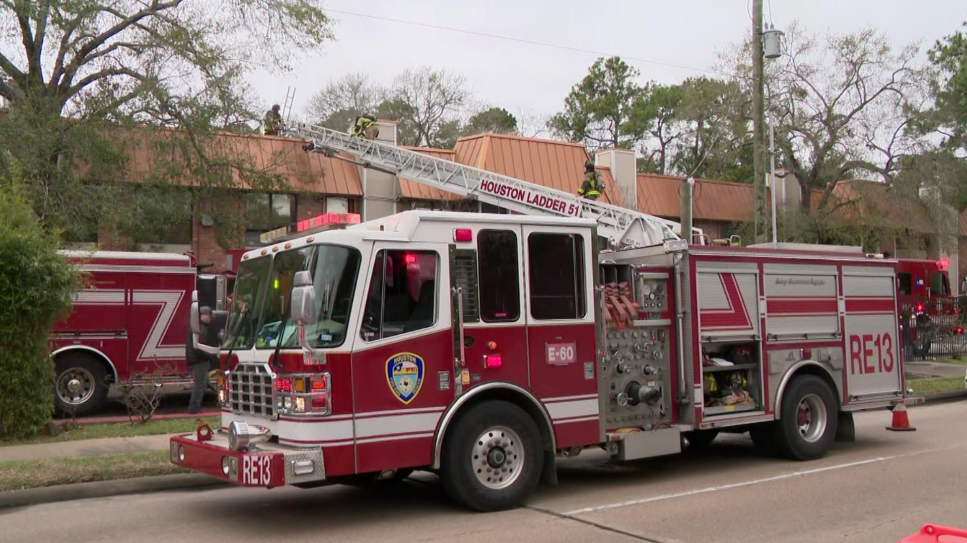 HFD: Apartment fire in southwest Houston impacts several units | khou.com