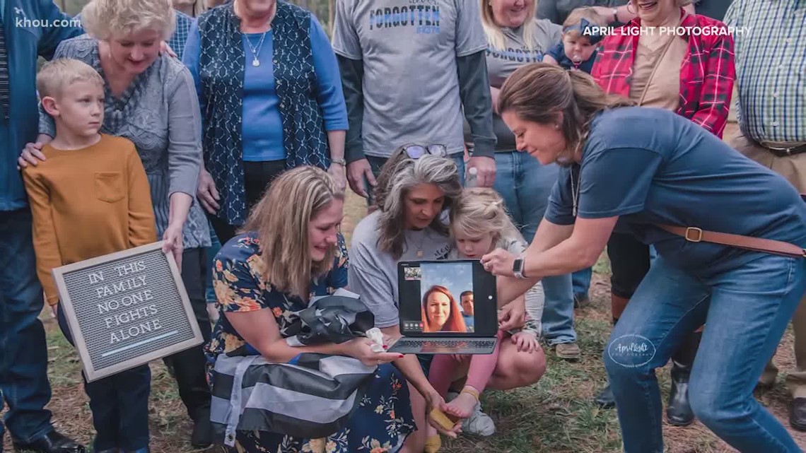Knox family photoshoot surprise | khou.com