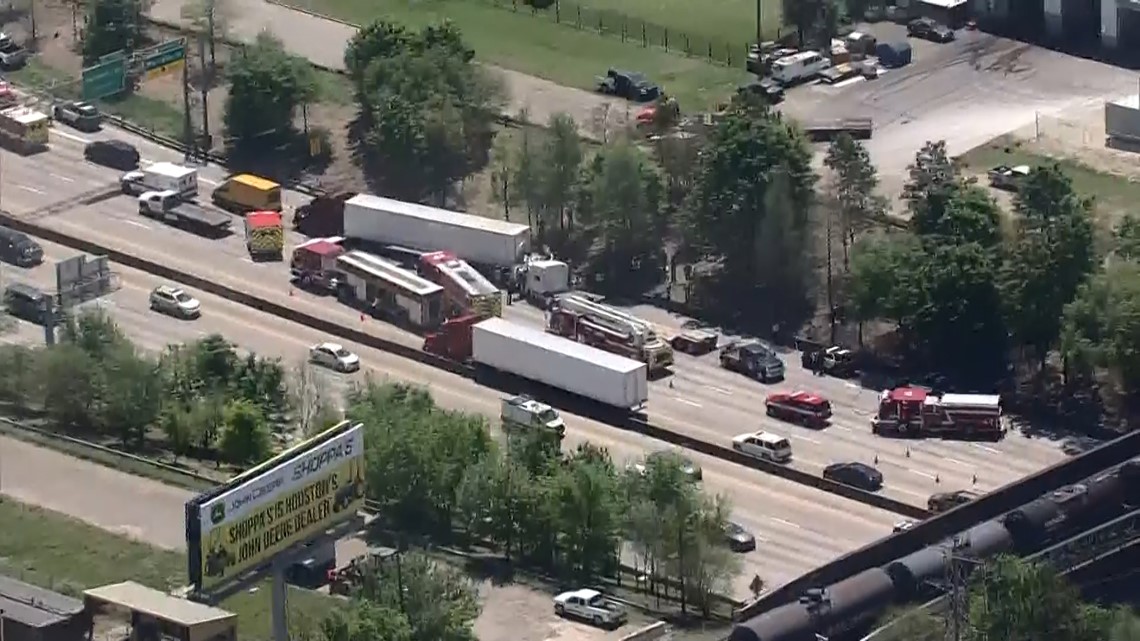 Houston, Texas traffic: Fatal crash closes East Freeway | khou.com