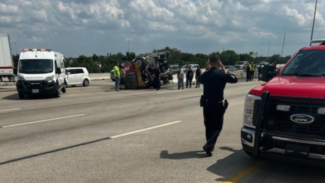Wreck with injuries has Eastex Freeway shut down northbound at Lyons ...