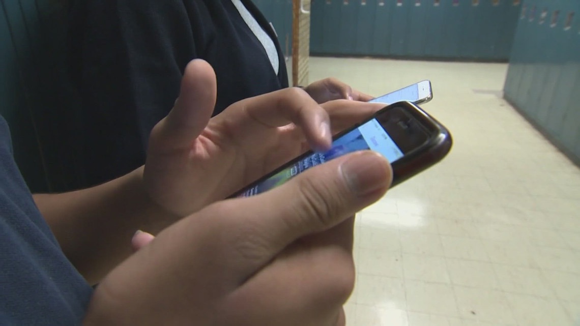 Texas school phone ban: HISD reveals new rules | khou.com