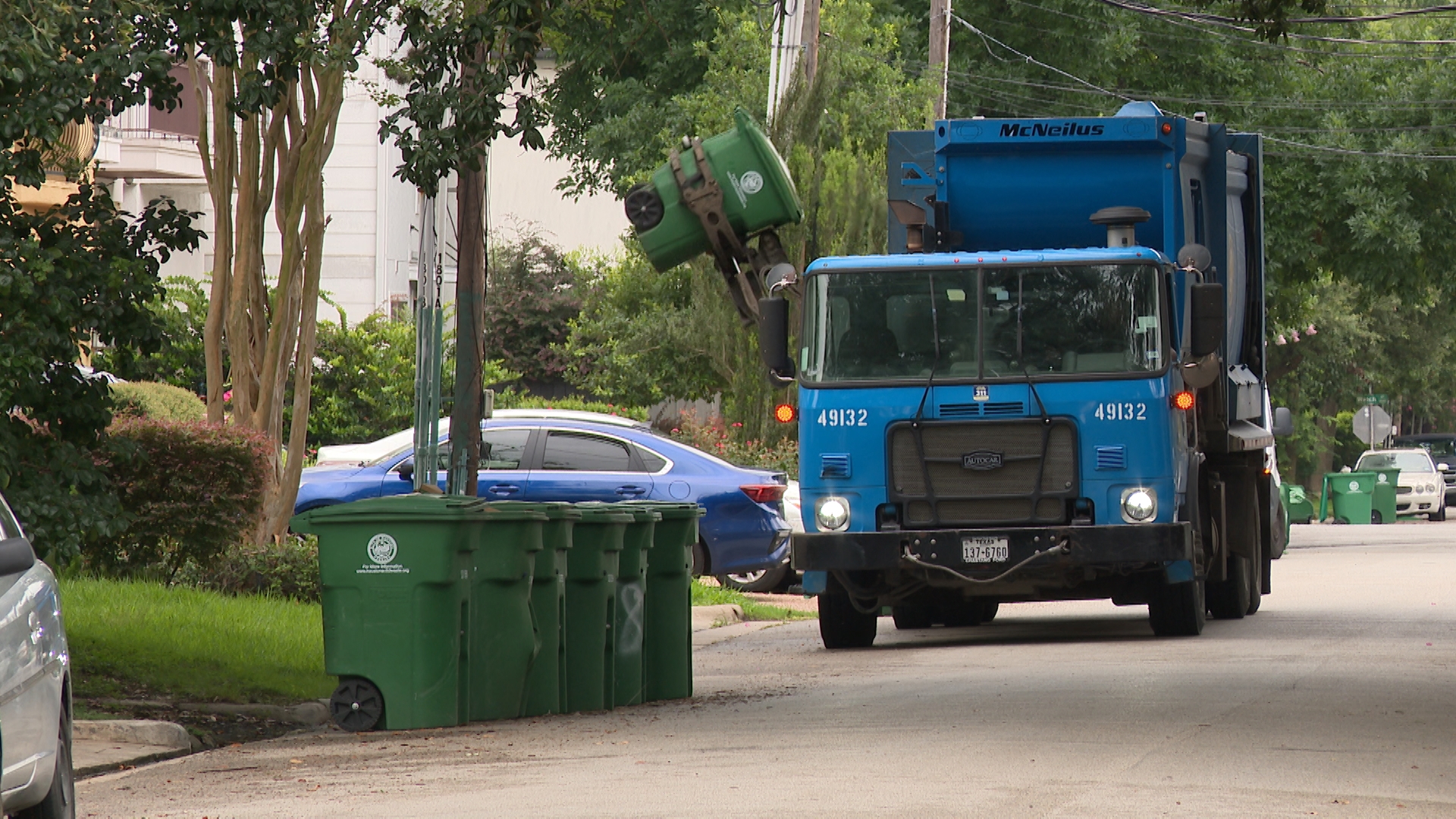 Houston weighs solid waste fee as recycling complaints hit 8,000 | khou.com