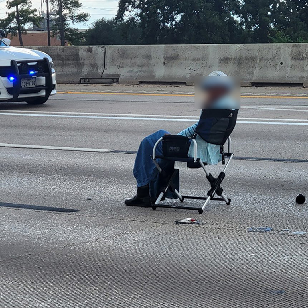 Houston woman on freeway surrenders ending Interstate 45 standoff ...