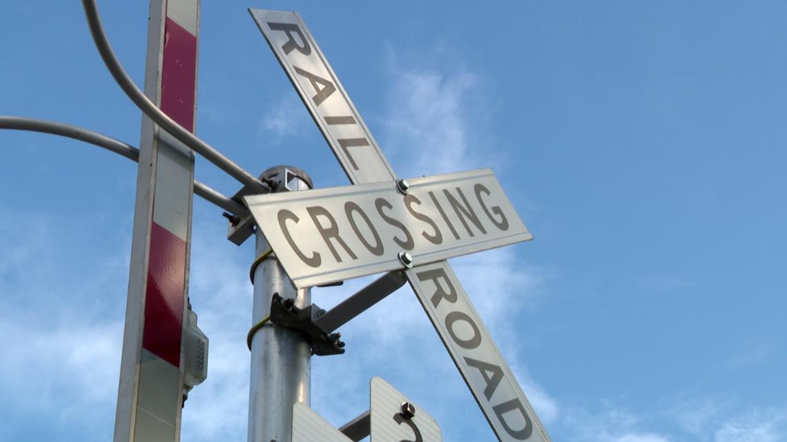 Map shows real-time train track crossing delays across Houston | khou.com