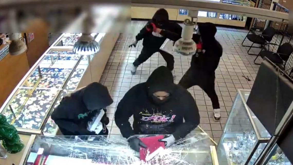Houston grocery store smash-and-grab: Suspects make off with jewelry ...