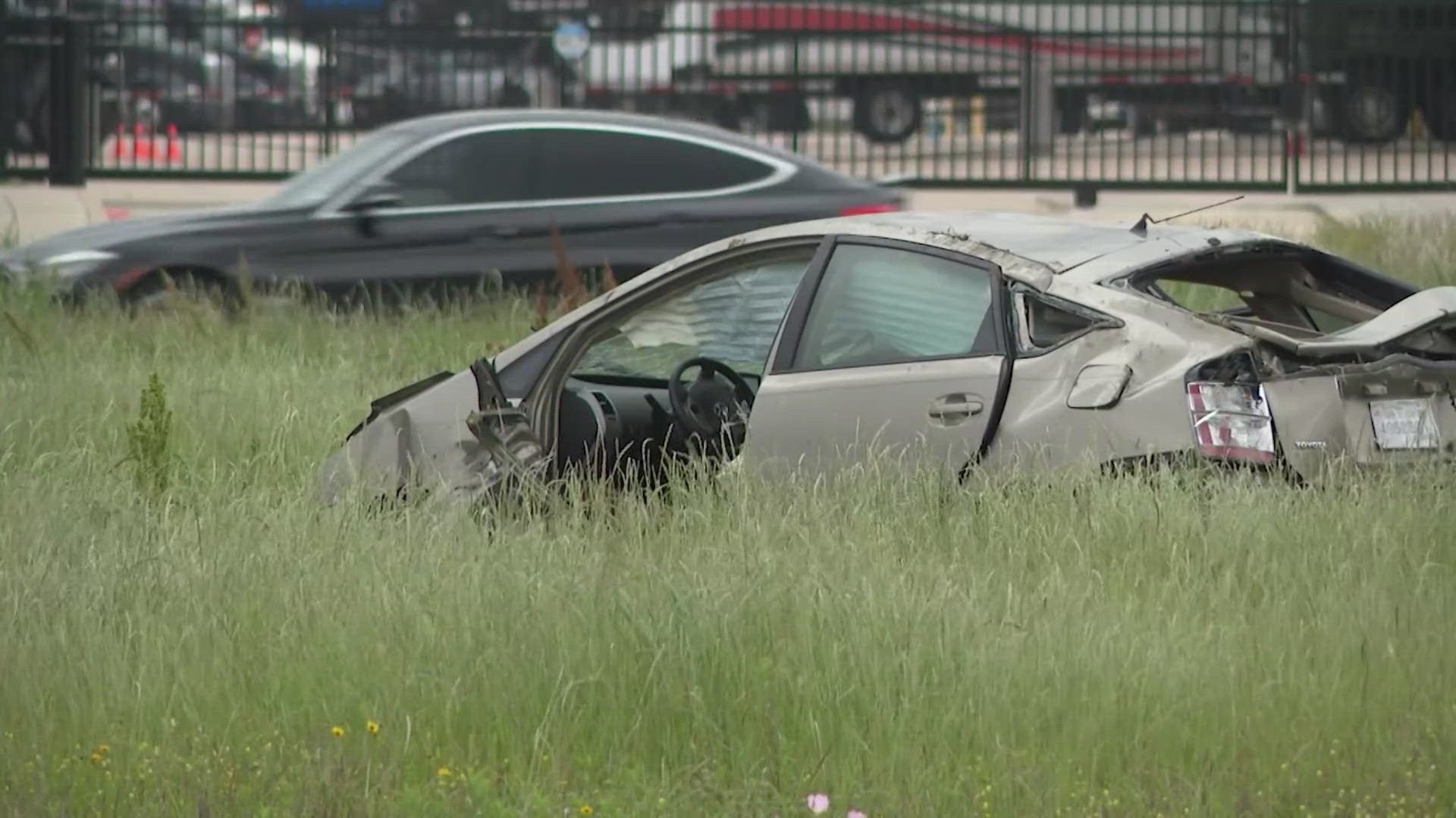 Mom, 6-year-old child killed in crash on US-90 near Beltway 8, sheriff ...