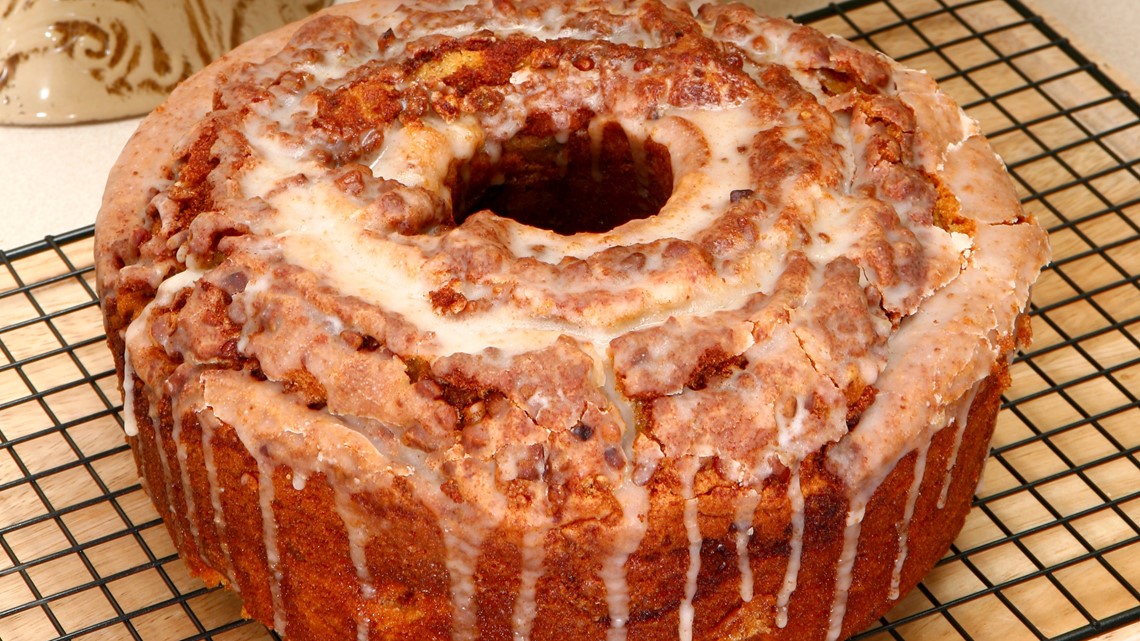 How to make a delicious Sock It To Me Cake | khou.com