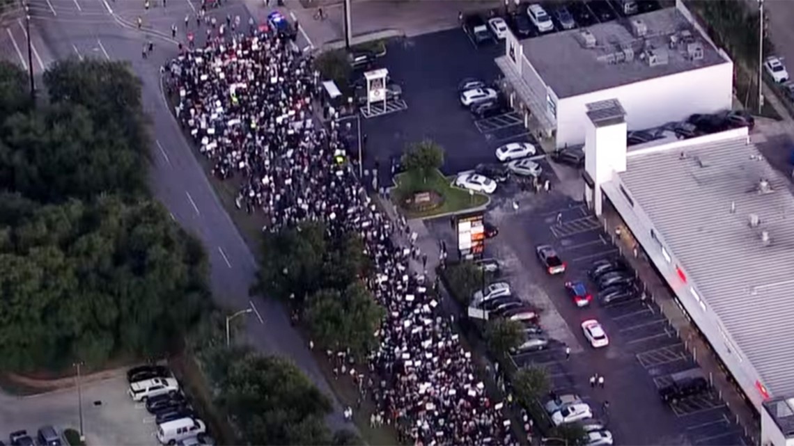Pro-Palestine rally held in Houston, Texas | khou.com