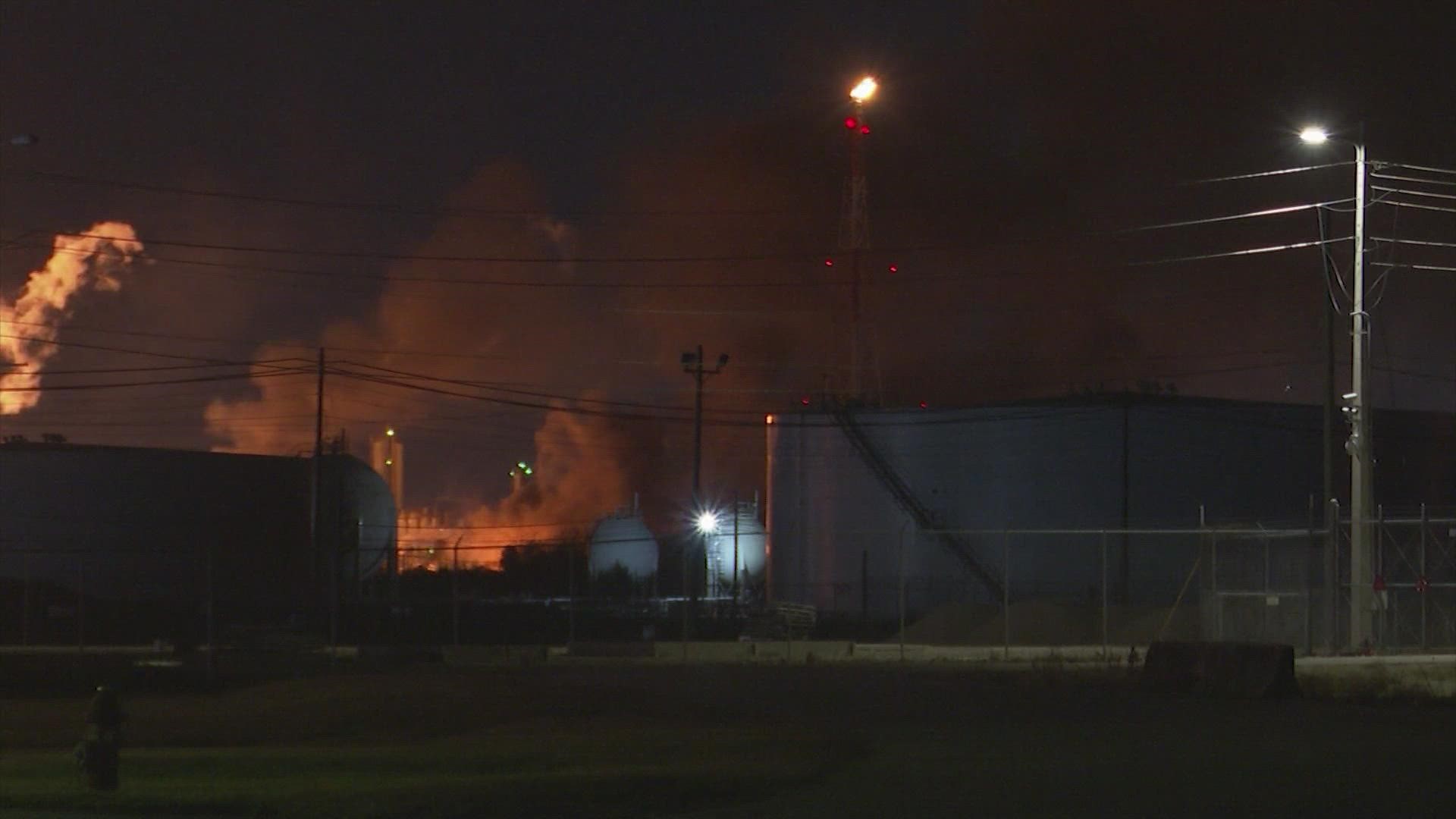 Latest on ExxonMobil refinery fire in Baytown | Team Coverage | khou.com