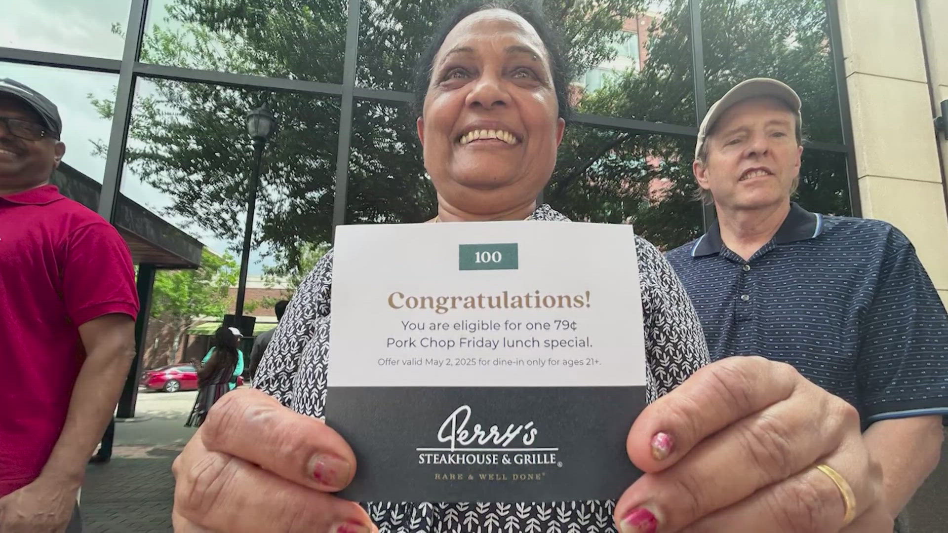 Crowds line up for 79-cent pork chop special | khou.com