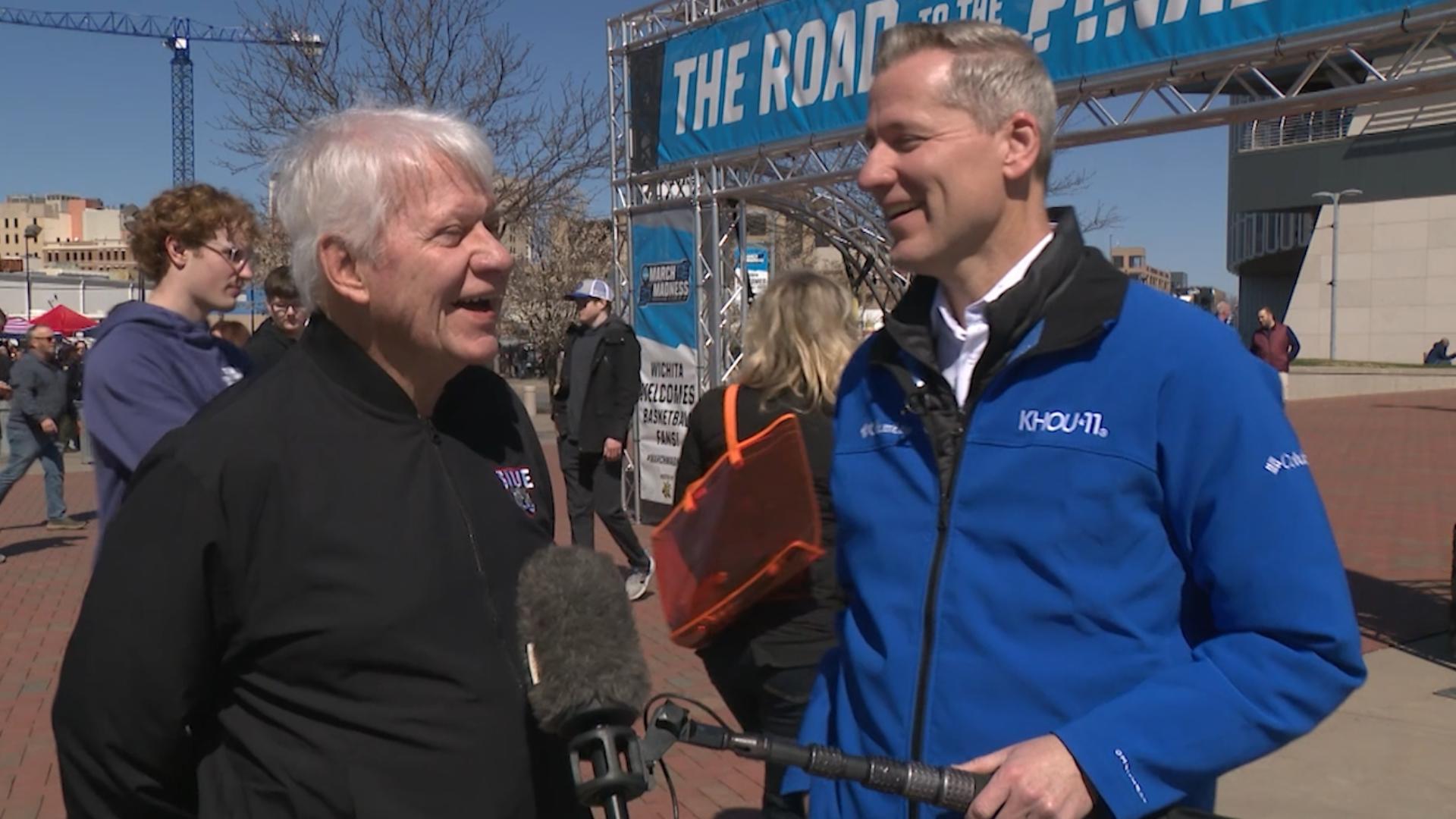 Texas A&M has yell leaders, not cheerleaders. Here's why. | khou.com