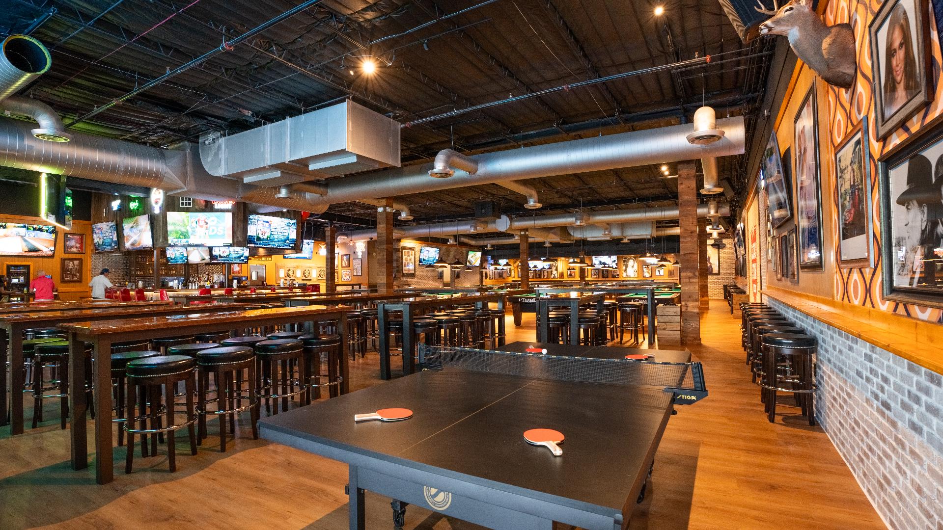 Woody's Hideaway pool hall opens in Houston | khou.com