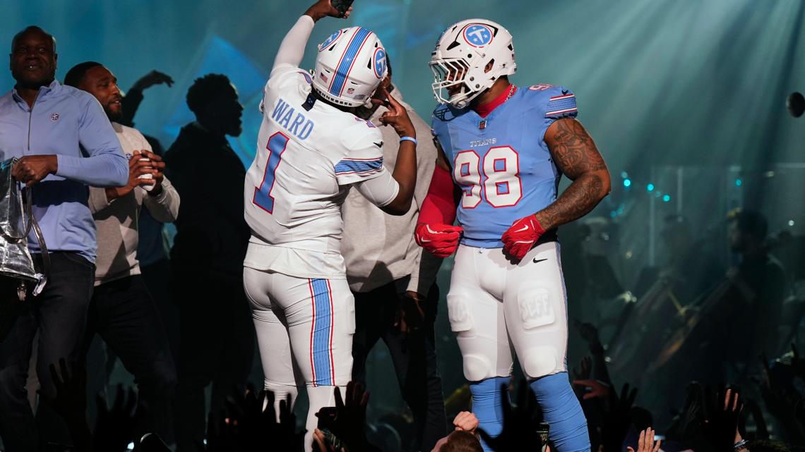 Titans raid the Oilers’ closet for 'new' uniforms | khou.com