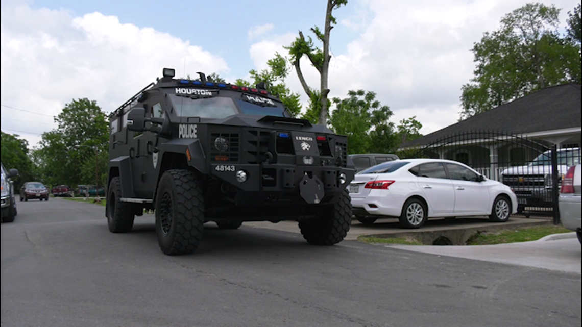 Man taken into custody after SWAT standoff in NE Houston | khou.com
