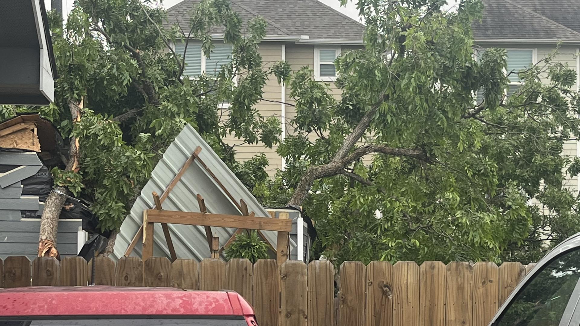 Most of Houston Heights still without power after deadly storms | khou.com