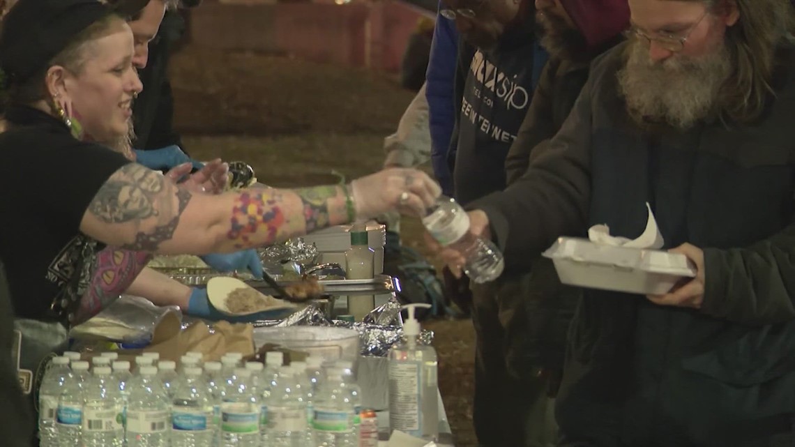 Court ruling allows non-profit group to feed Houston homeless | khou.com