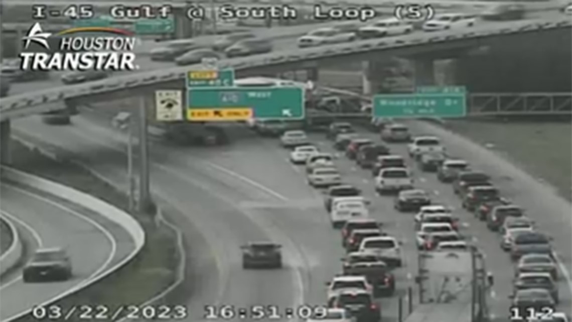 Gulf Freeway inbound closed near South Loop | Houston traffic | khou.com