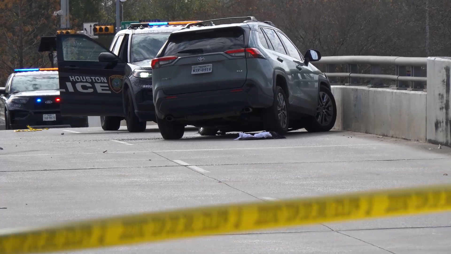 2 teens shot in East Houston, one dead and one critical | khou.com