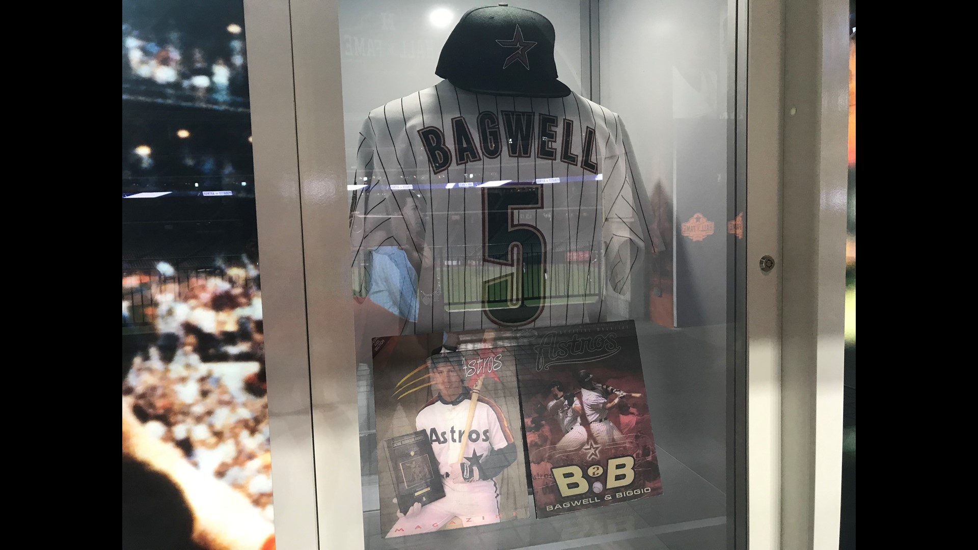 It's a sight to see! Houston Astros unveil their new Hall of Fame ...
