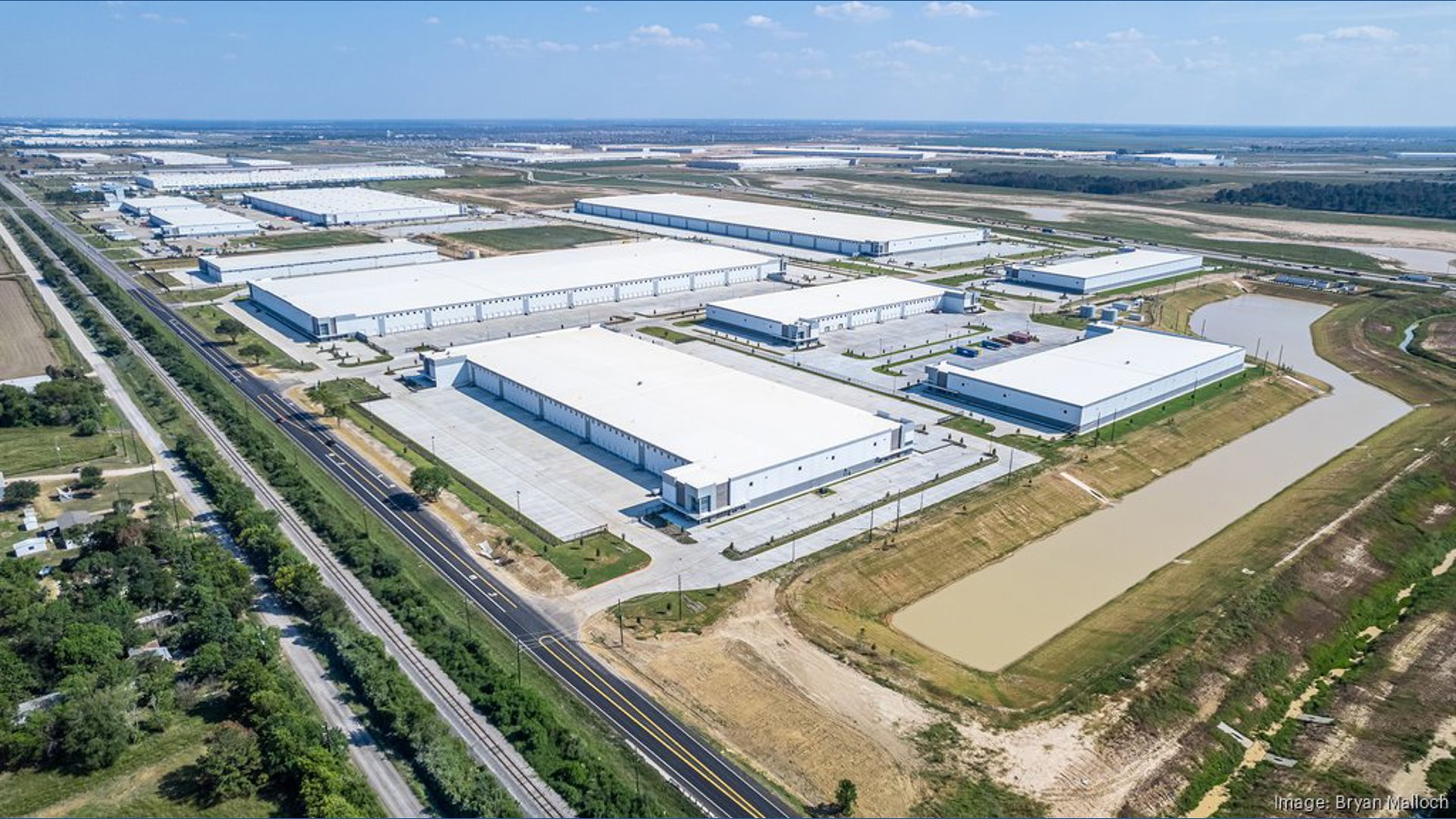 Tesla begins hiring for workers at its new $200M Houston-area ...