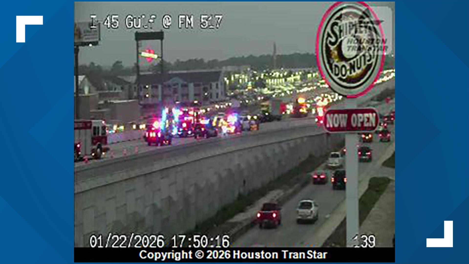 Multi-vehicle wreck has northbound lanes of I-45 near FM 517 shut down ...