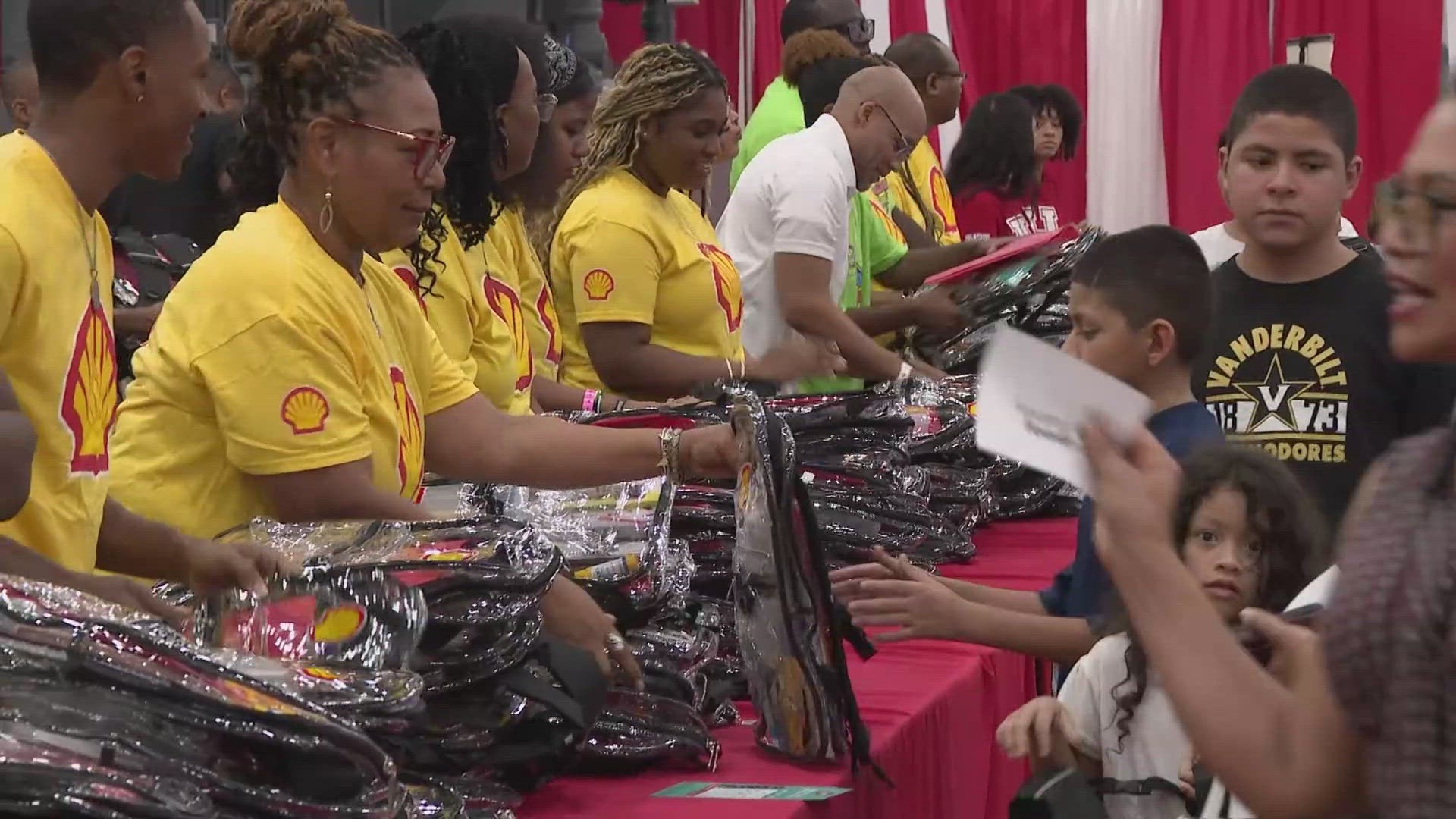 Families receive free supplies at Houston's Back 2 School Fest | khou.com