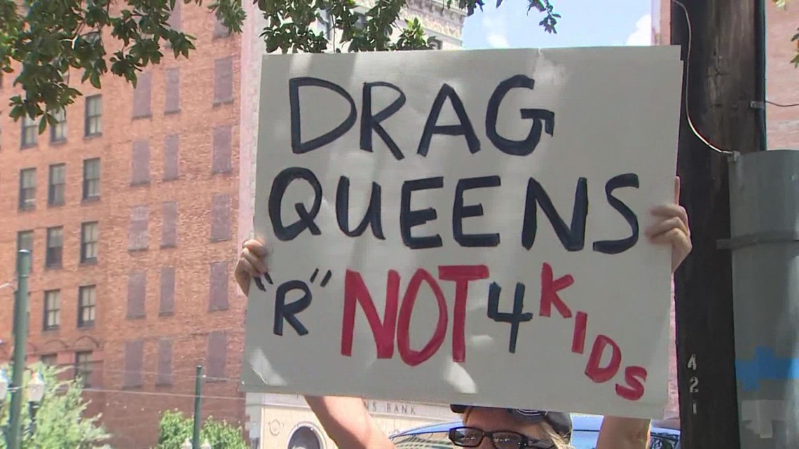 Downtown Houston Hamburger Mary's drag brunch draws protesters | khou.com