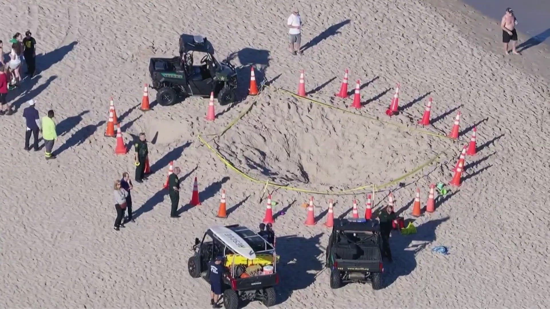 Girl dies when sand hole collapses on Florida beach | khou.com