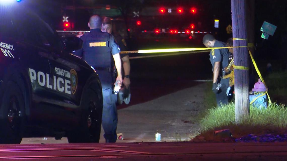 Houston news | Armed suspect shot by HPD officer, police say | khou.com