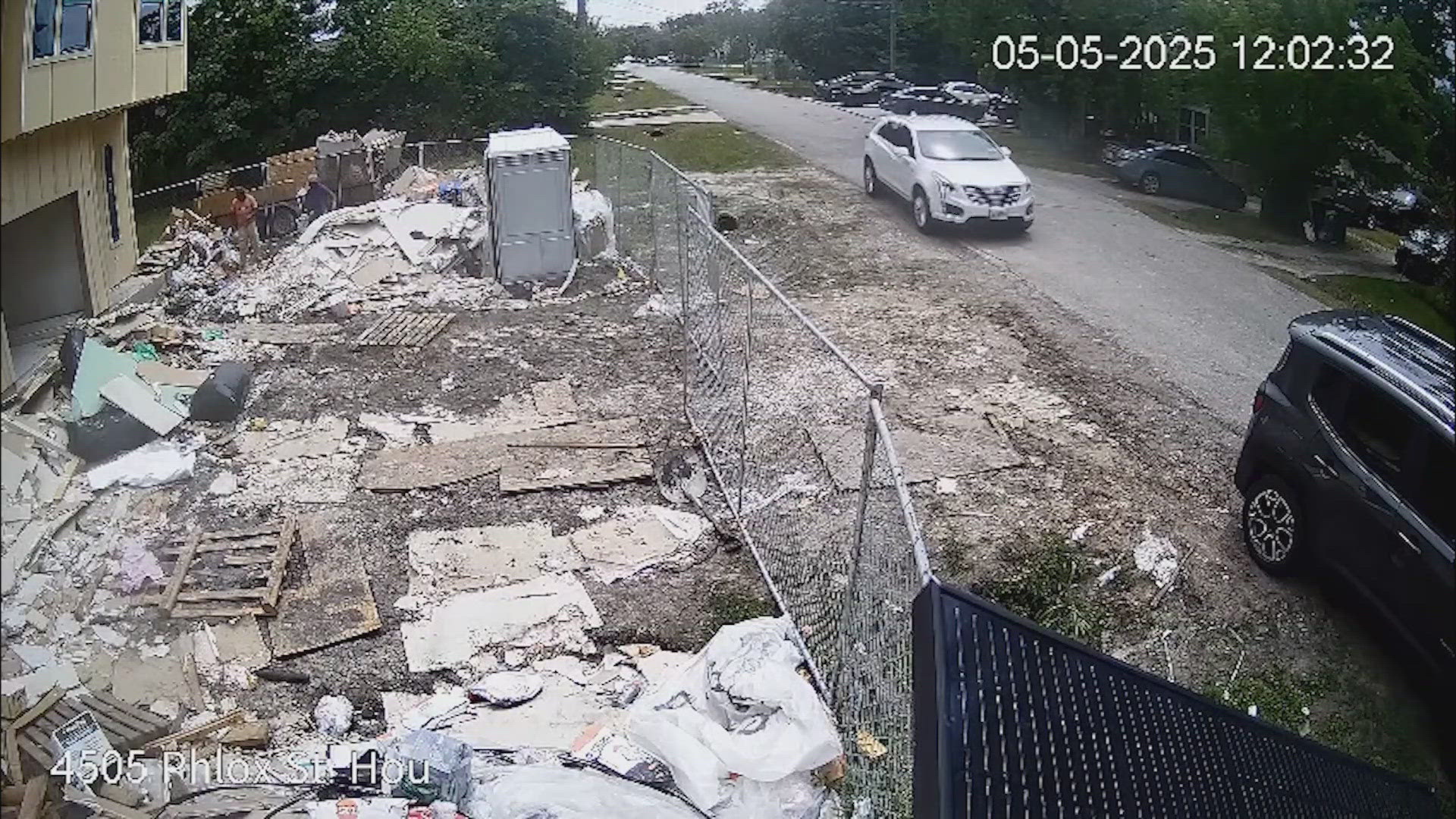 Houston man has close call with bank juggers | khou.com