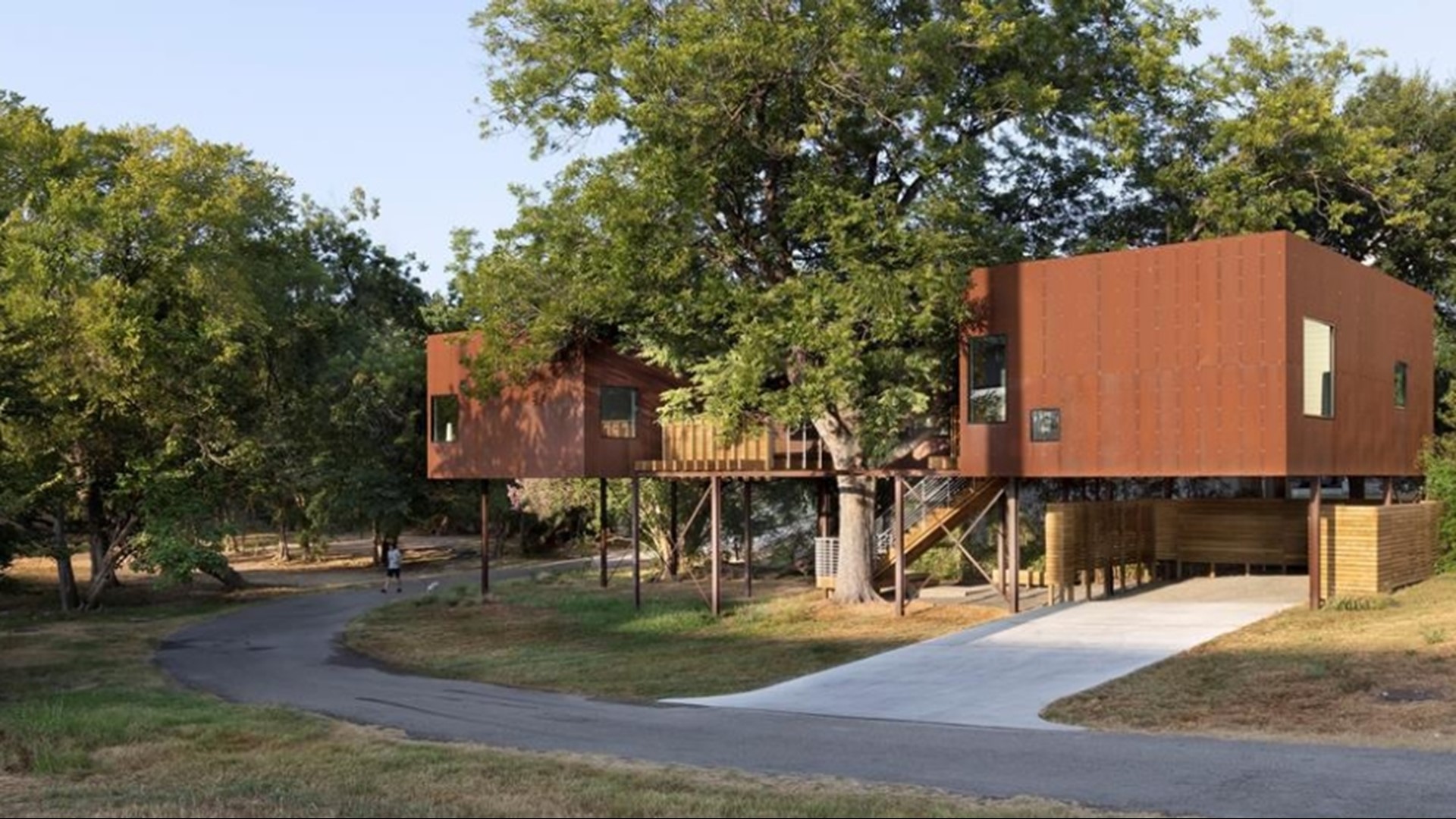 Treehouse near downtown Houston on the market for $1.75M | khou.com