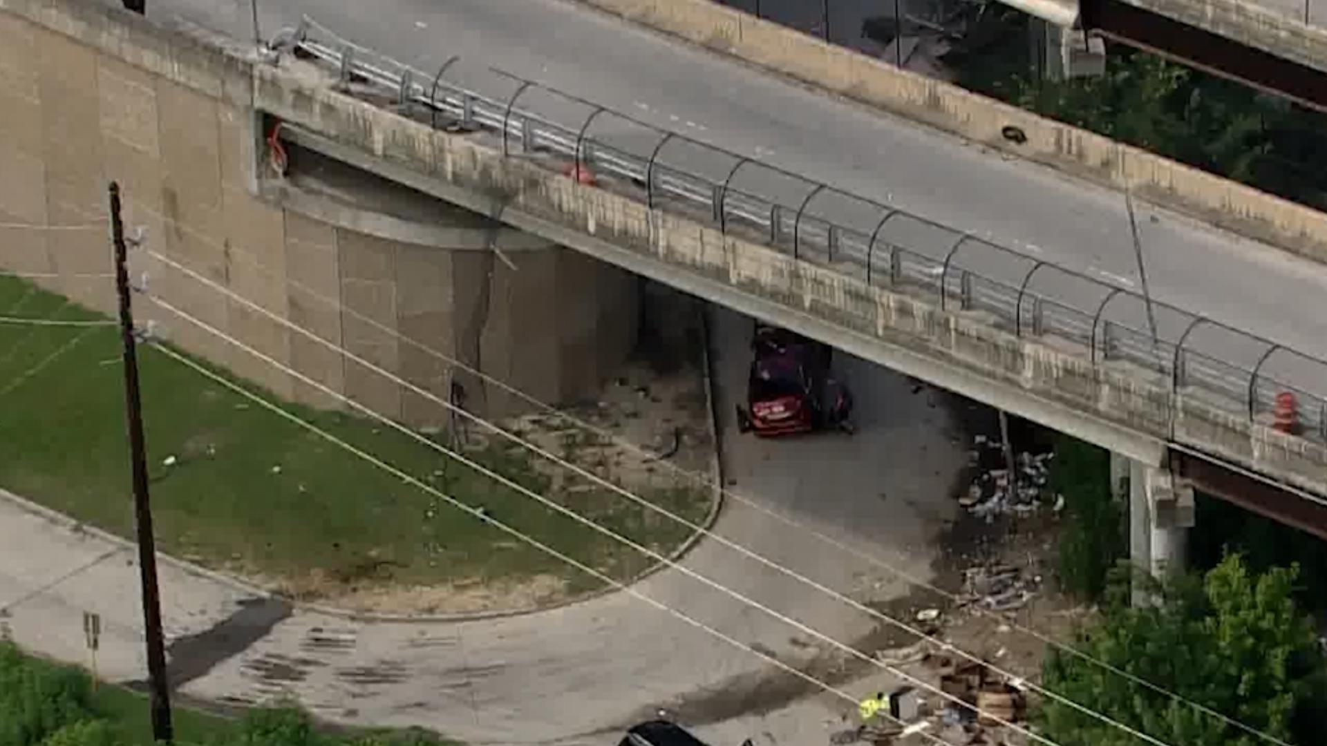 Man killed after vehicle plunges off overpass on Homestead Road | khou.com
