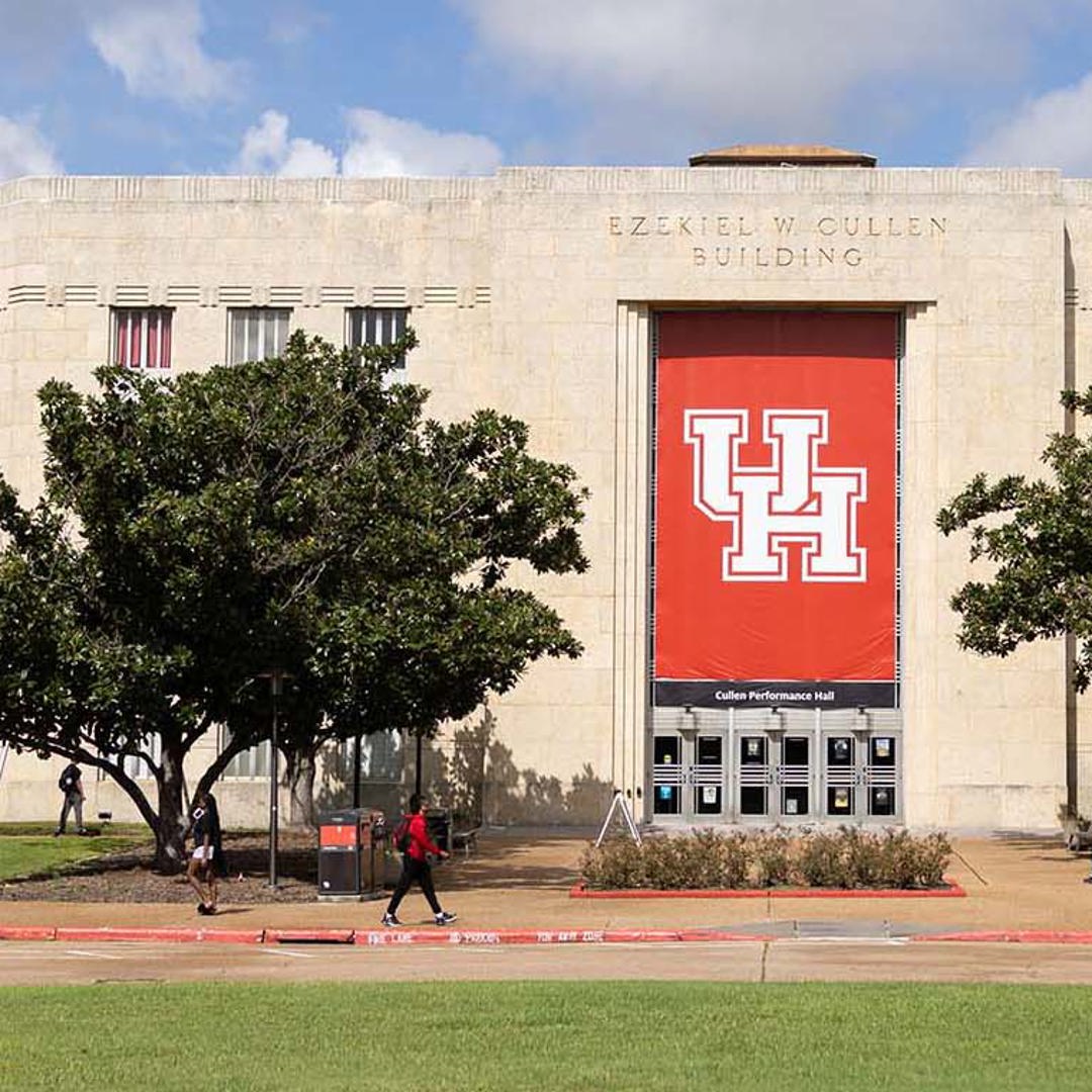 Man robs TDECU bank inside UH Student Center, university officials say ...