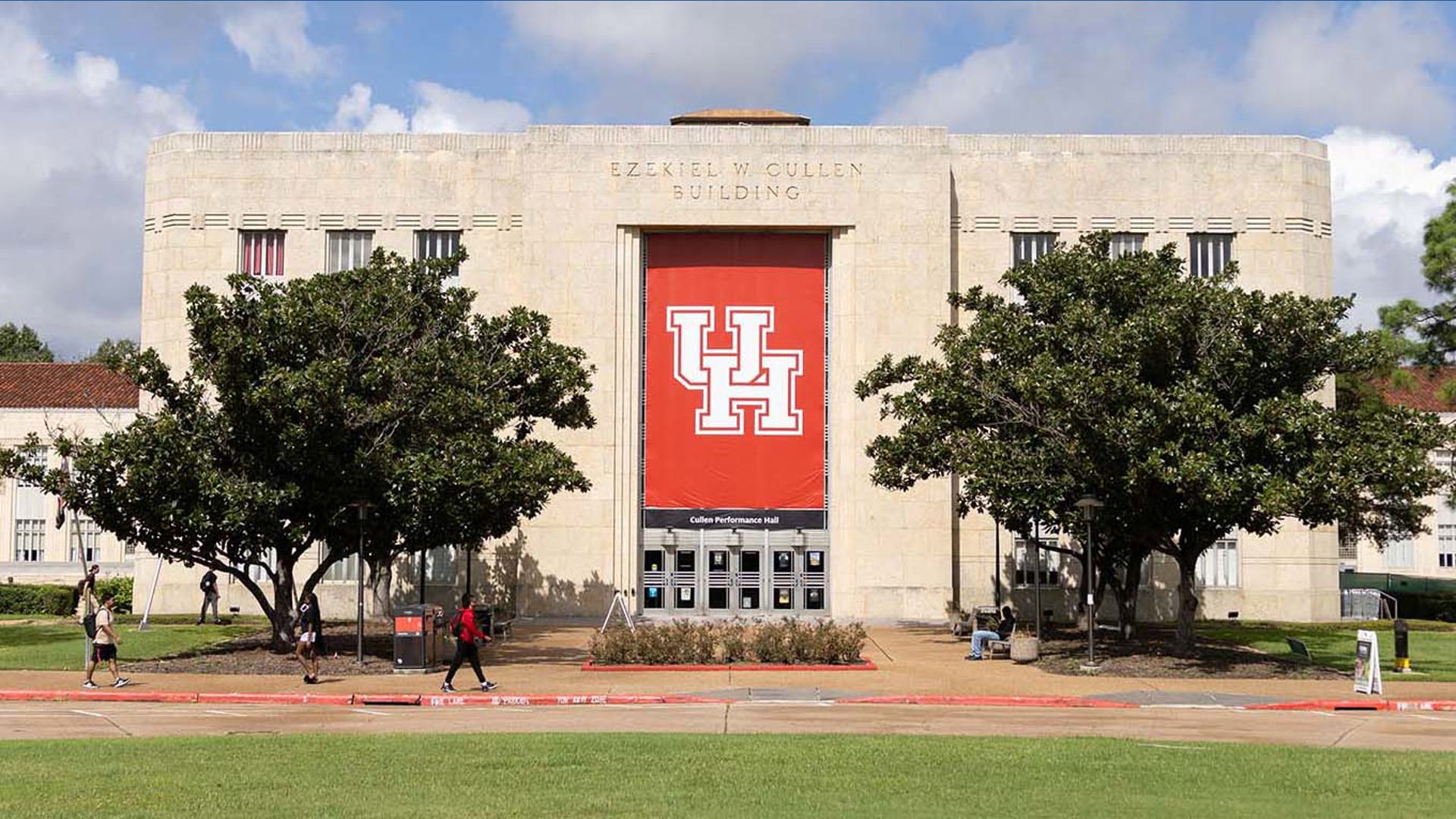 Man robs TDECU bank inside UH Student Center, university officials say ...