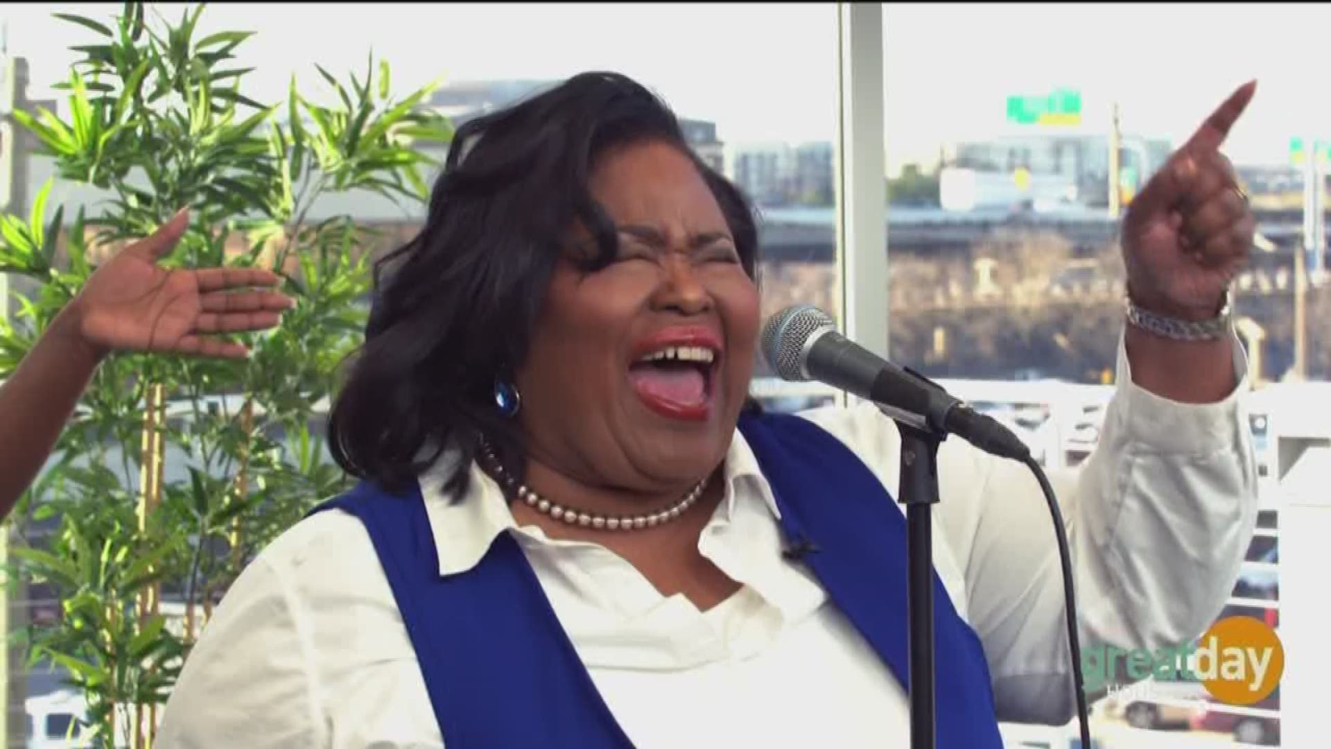 Kathy Taylor Performs “Oh How Precious” | khou.com