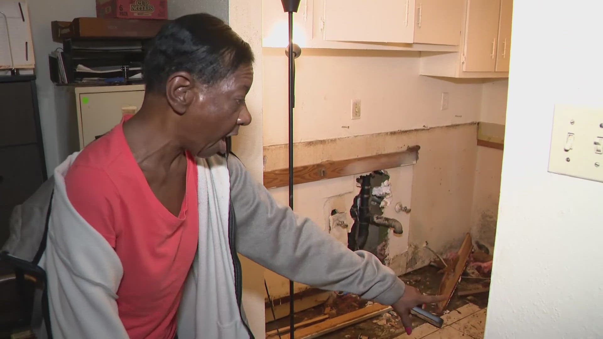 Woman says apartment maintenance only made plumbing issues worse | khou.com