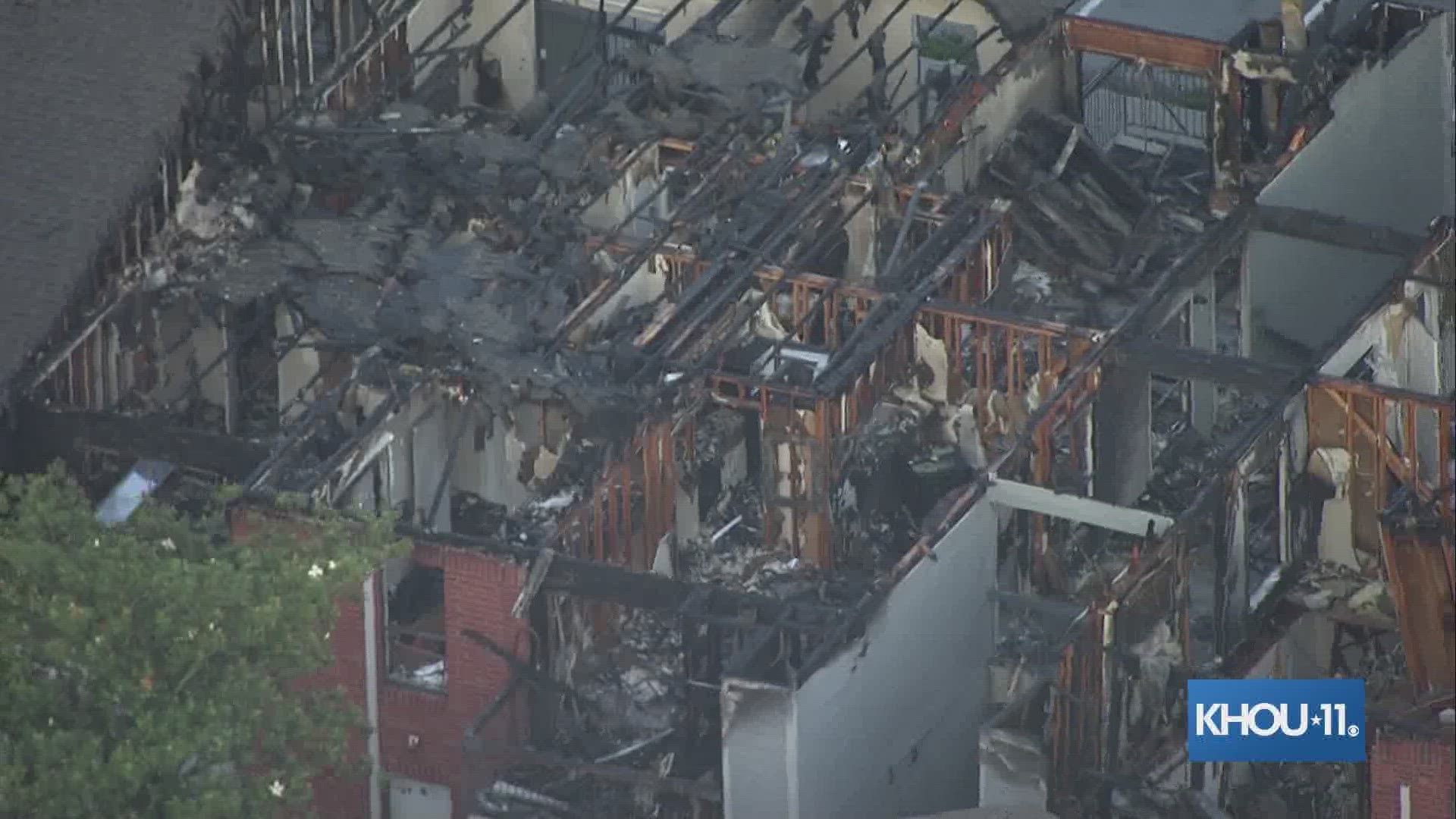 Raw video: Lightning blamed for fire that damaged 12 units at NW Harris ...