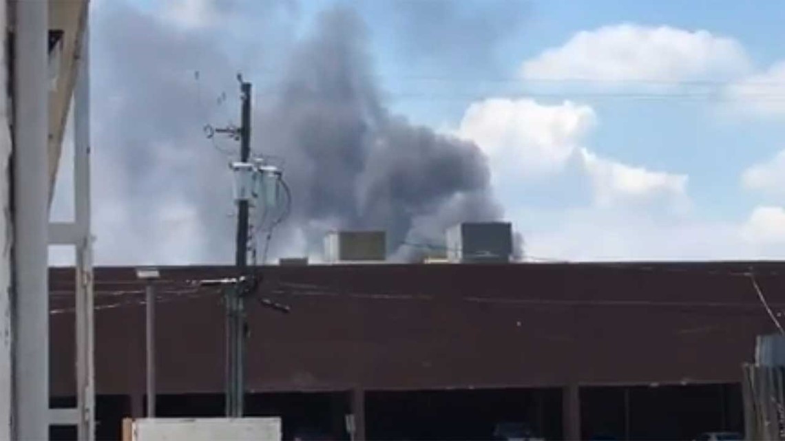 Trash fire in SE Houston sends plume of smoke in air | khou.com