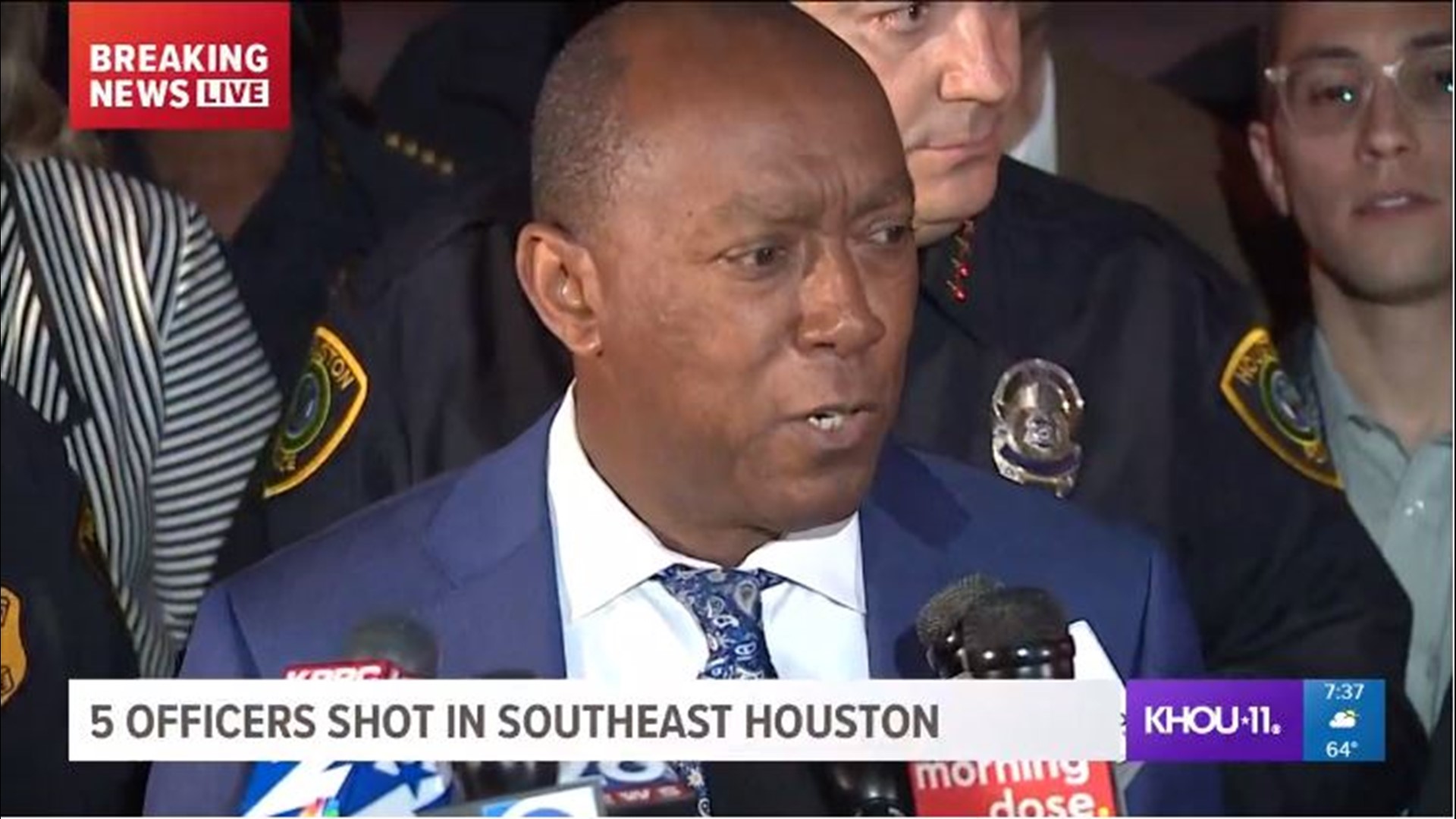Five Houston Police Department officers shot; two in critical condition ...