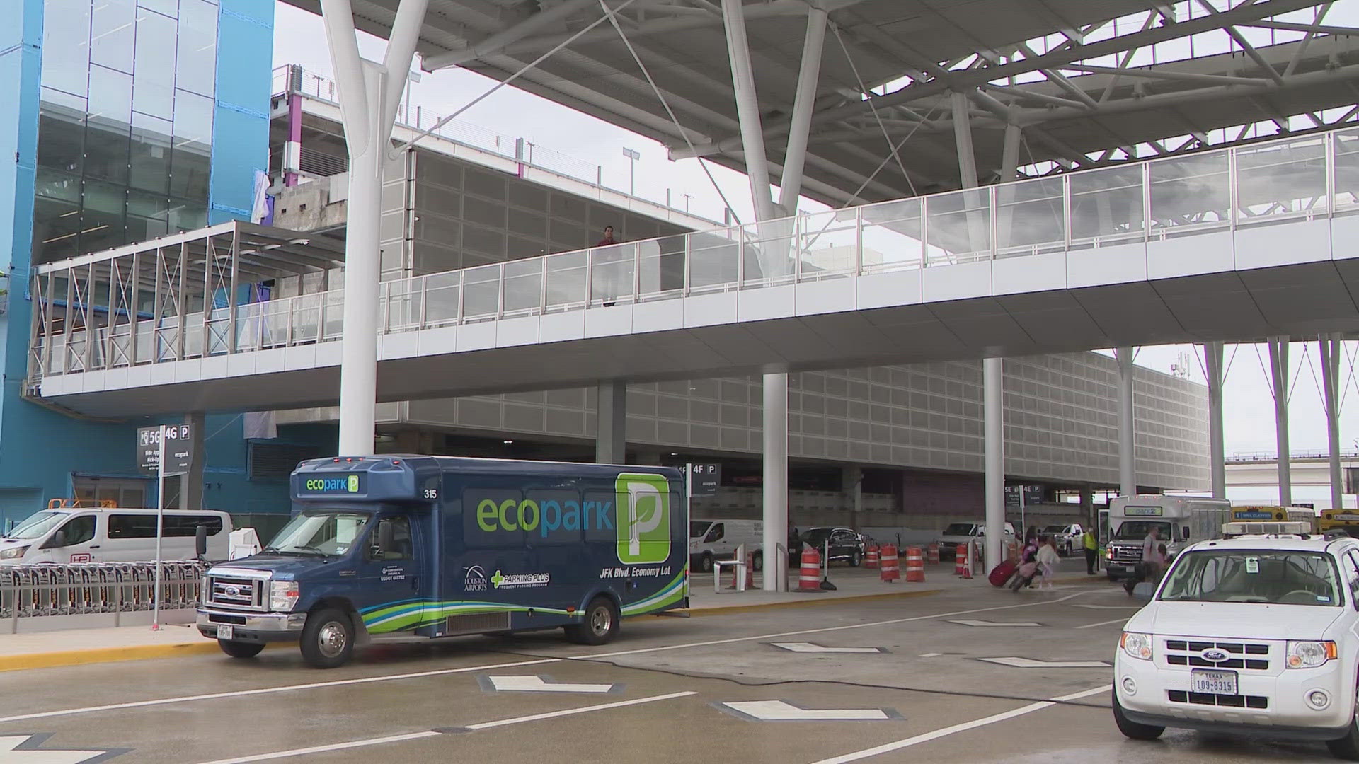 Houston storms cause flight delays at Houston airports, August 13, 2025 | khou.com