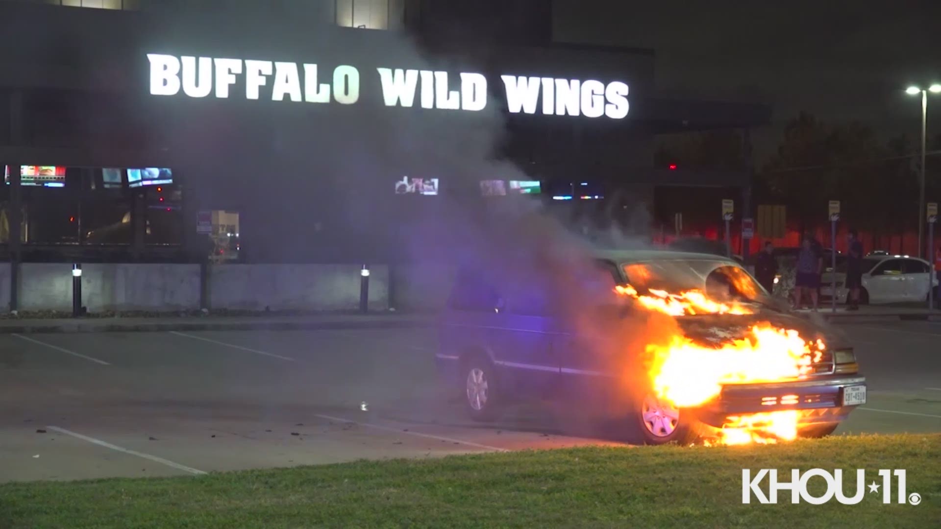 Watch: Minivan goes up in flames outside Buffalo Wild Wings along North ...