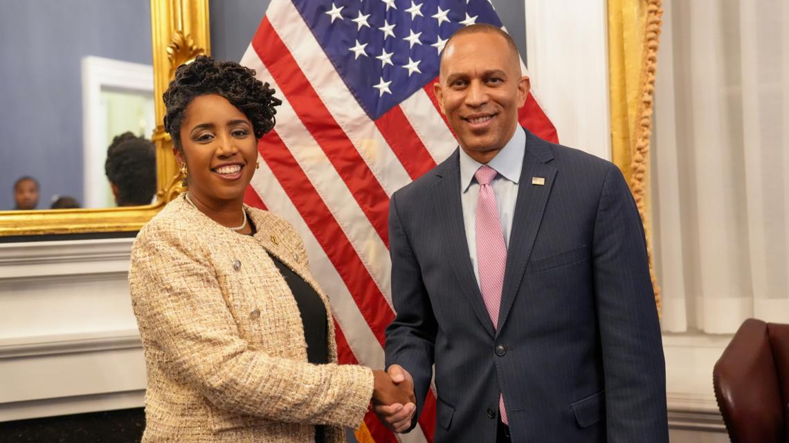 Rep. Erica Lee Carter sworn into office | khou.com