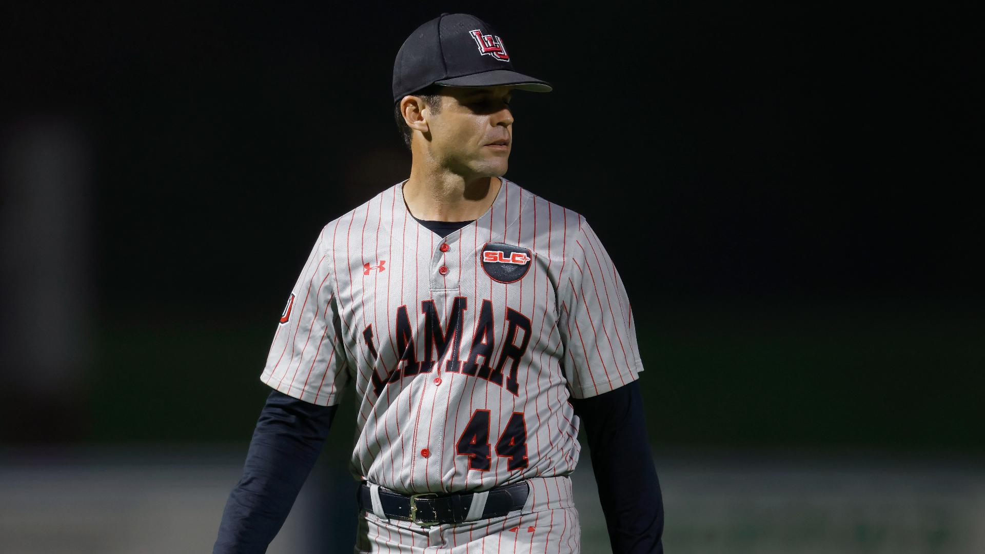 UH announces new head baseball coach in holy fashion | khou.com
