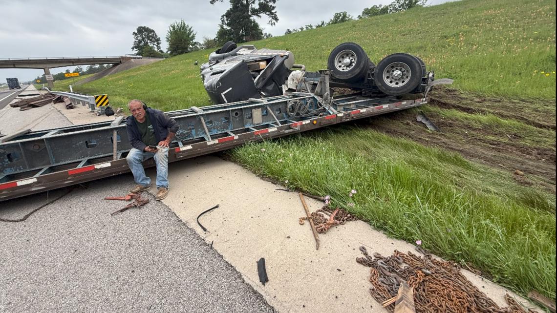 Chain-reaction crash involving 3 big rigs shuts down I-45 in both ...