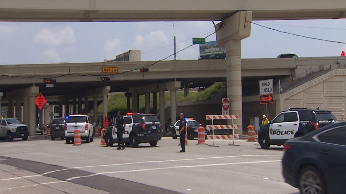 Houston police officer struck by SUV while directing traffic in ...