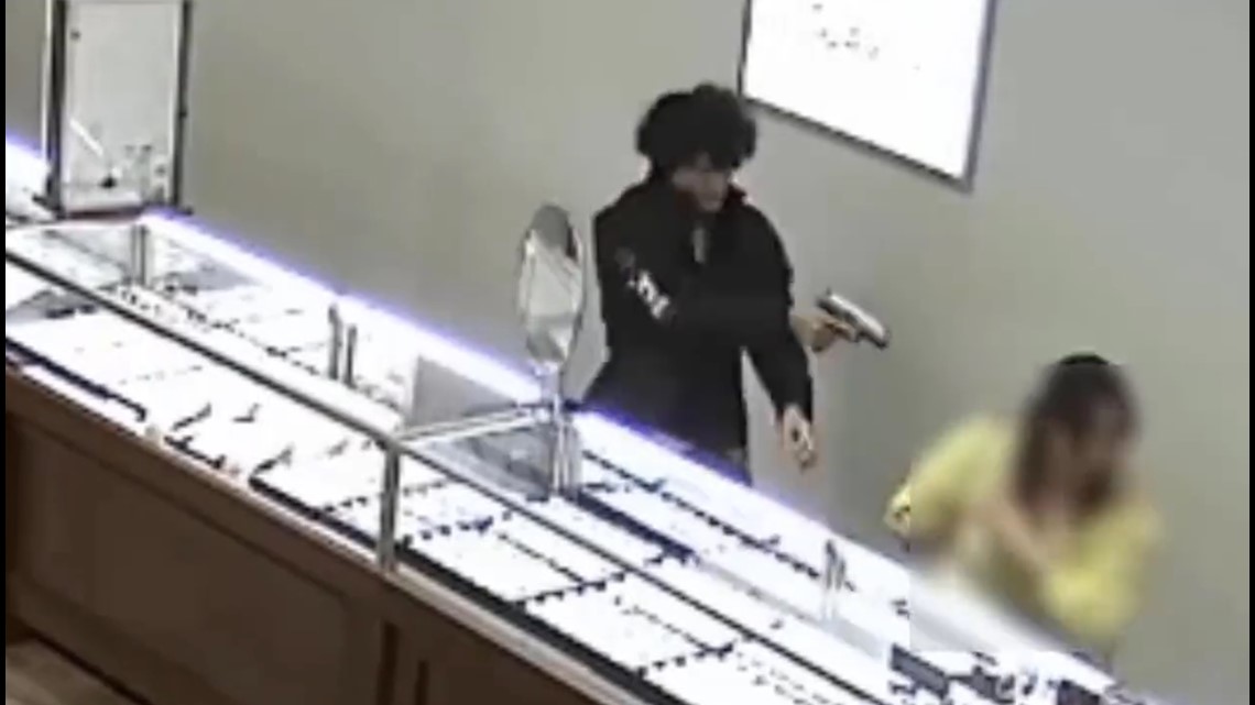 Video shows armed jewelry robbery at Willowbrook Mall | khou.com