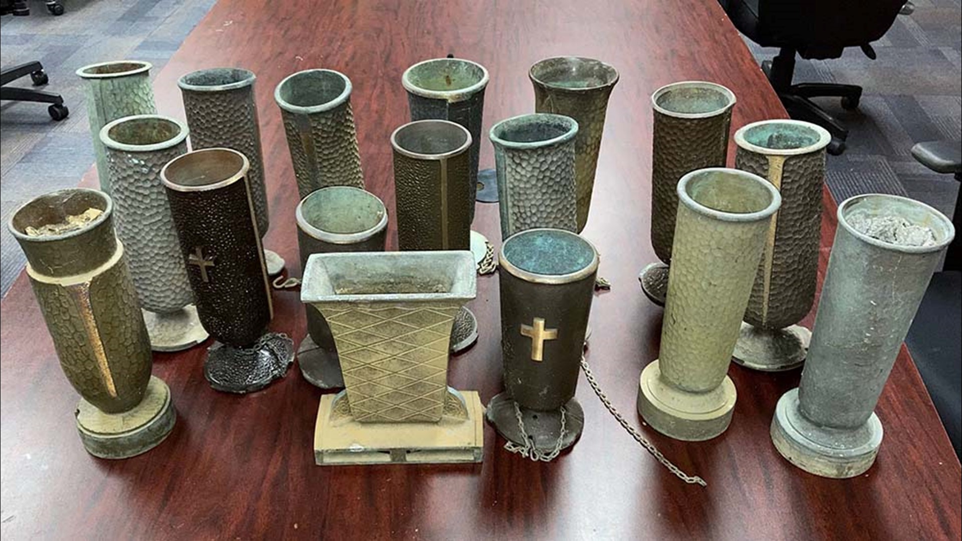 Rosenberg grave thief caught with 17 stolen bronze vases | khou.com