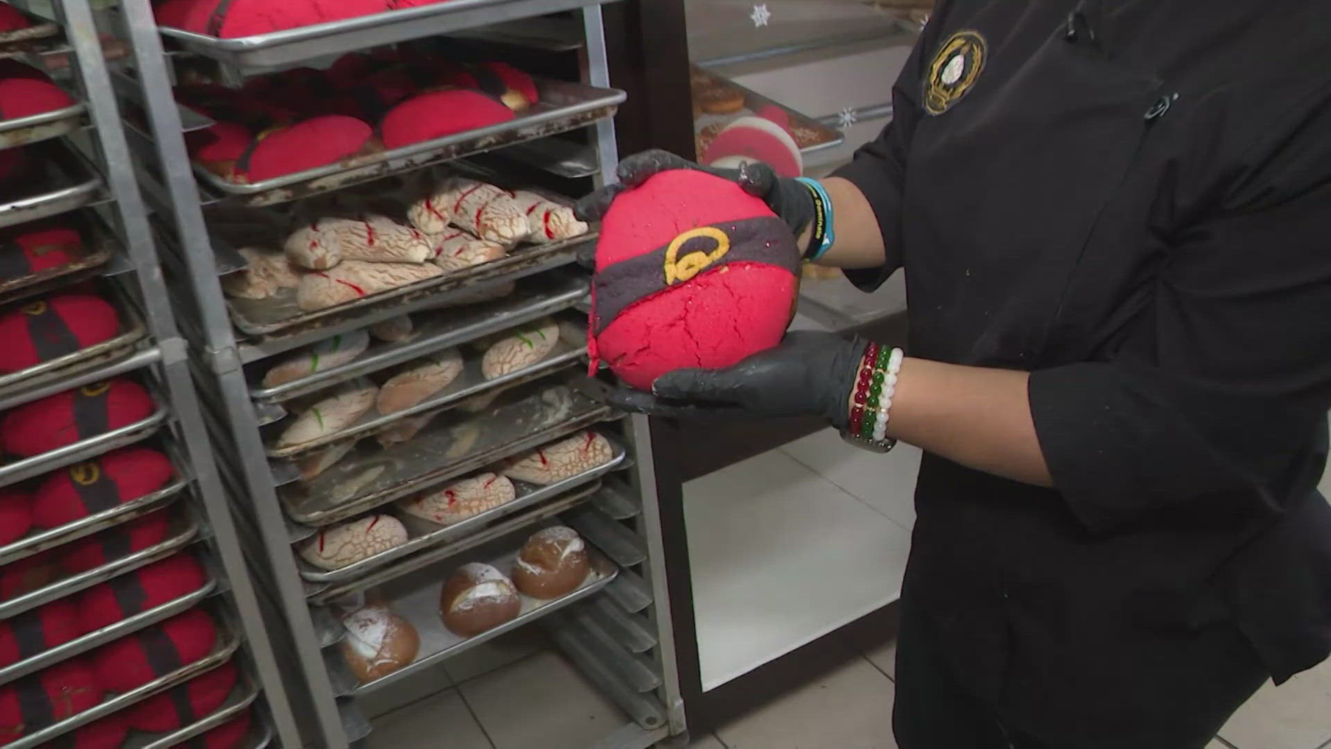 Houston bakery features holiday-themed conchas | khou.com