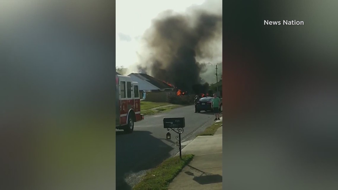 Raw video: Two killed when Navy plane crashes in Alabama | khou.com